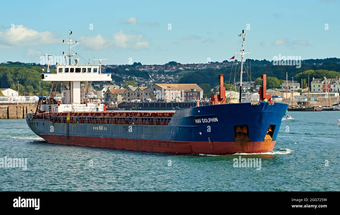 Cargo hatch covers hi-res stock photography and images - Alamy