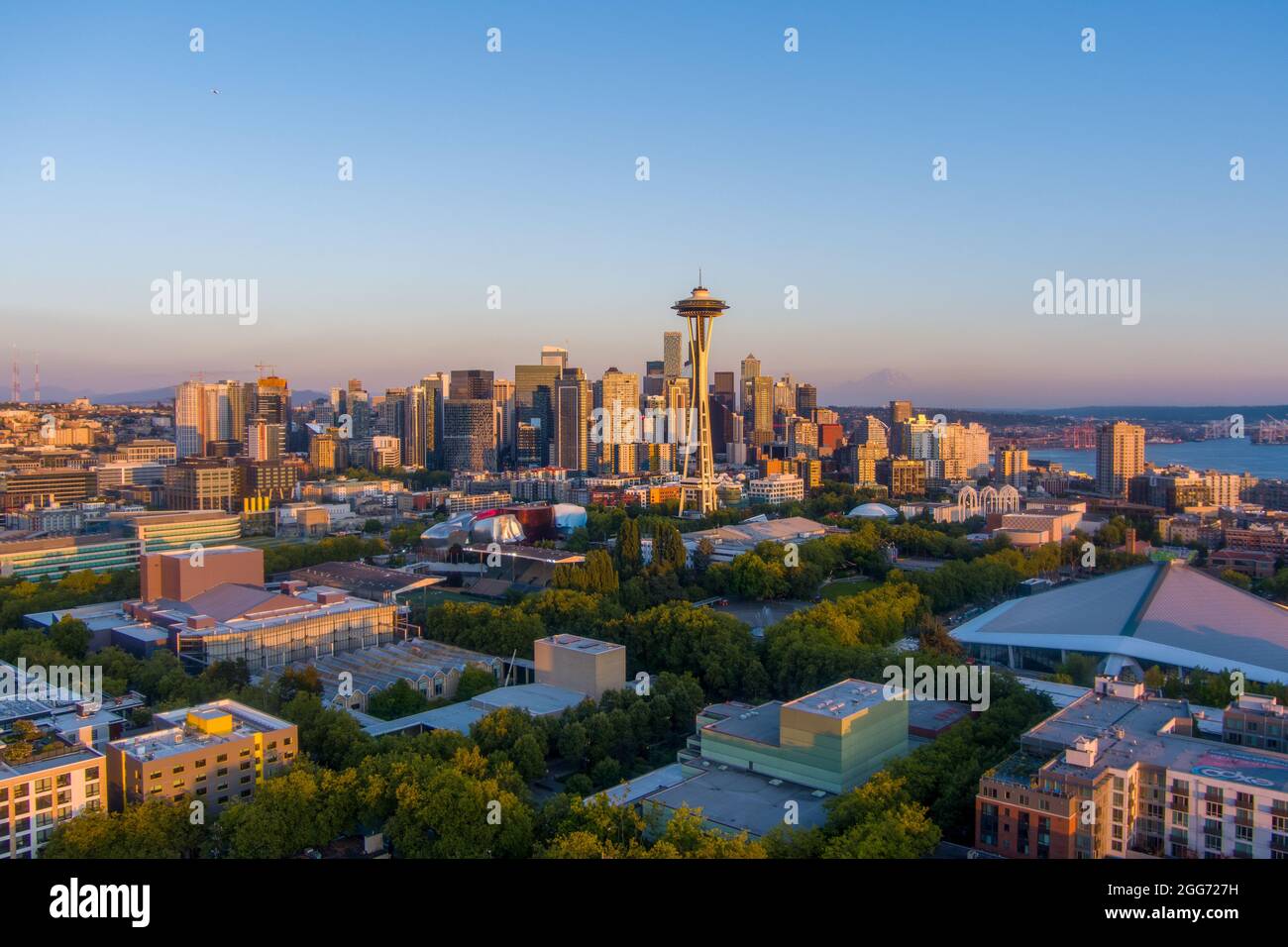 The downtown Seattle, Washington skyline at sunset Stock Photo - Alamy