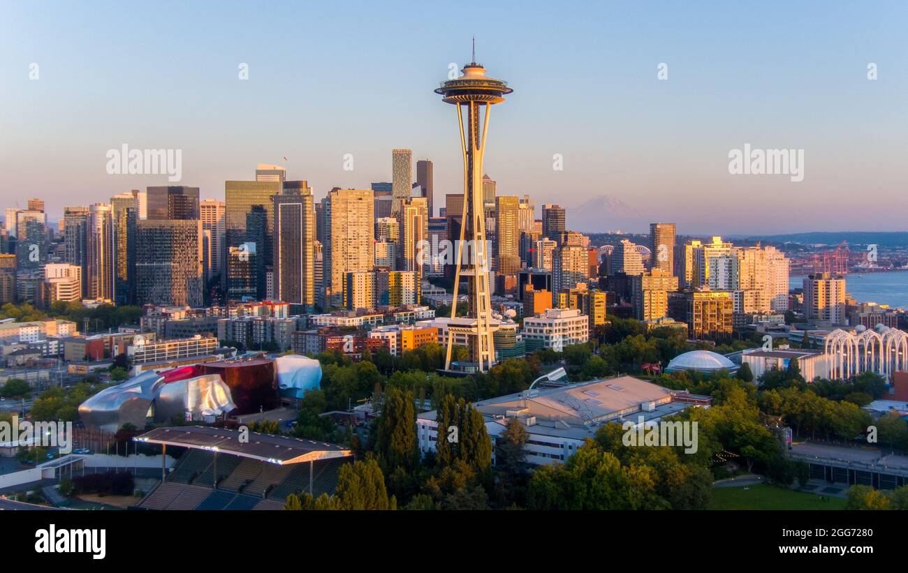 The downtown Seattle, Washington skyline at sunset Stock Photo - Alamy
