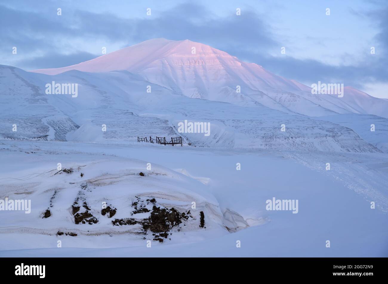 Svalbard adventdalen hi-res stock photography and images - Alamy