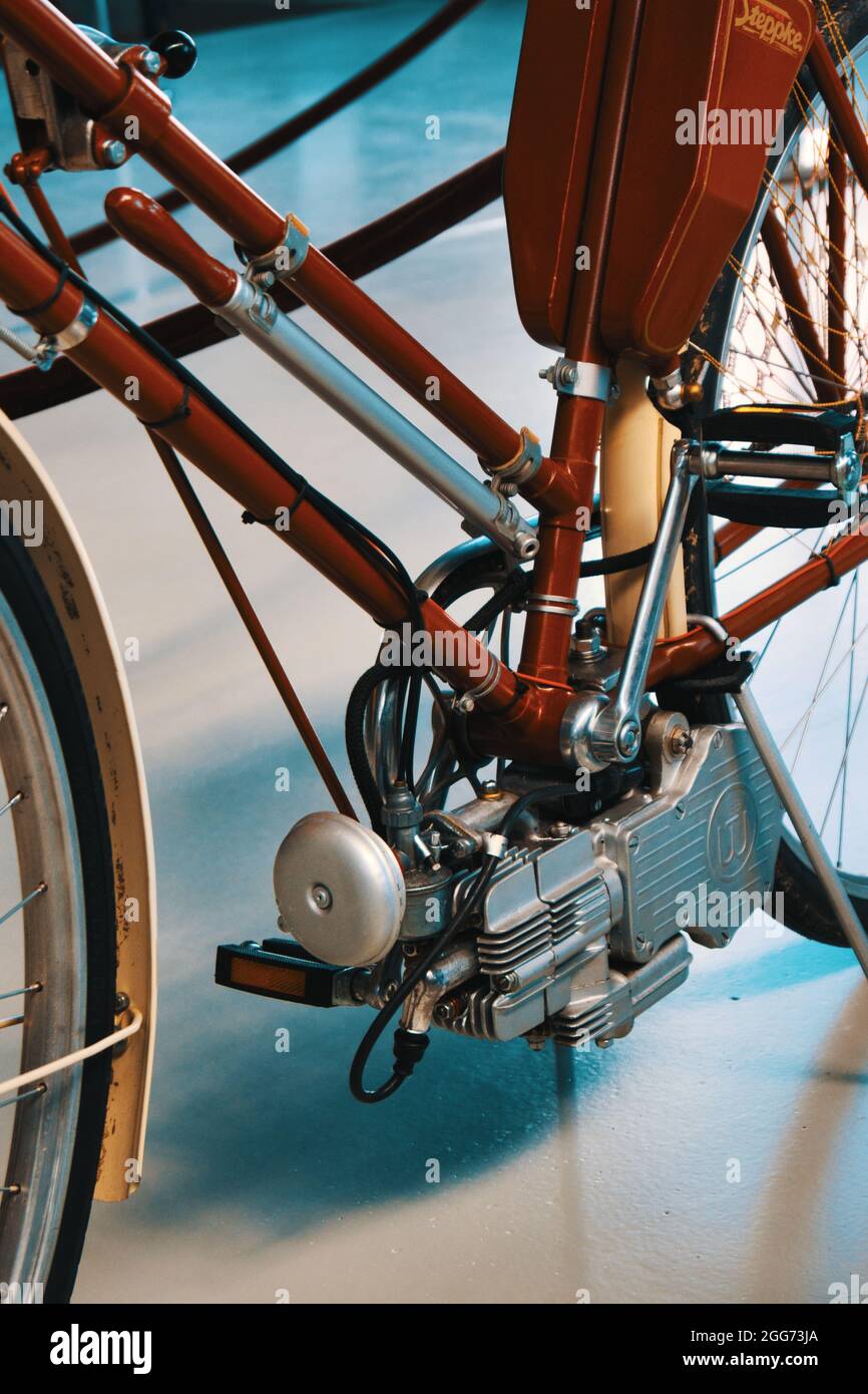 Mechanical cycle hi-res stock photography and images - Alamy