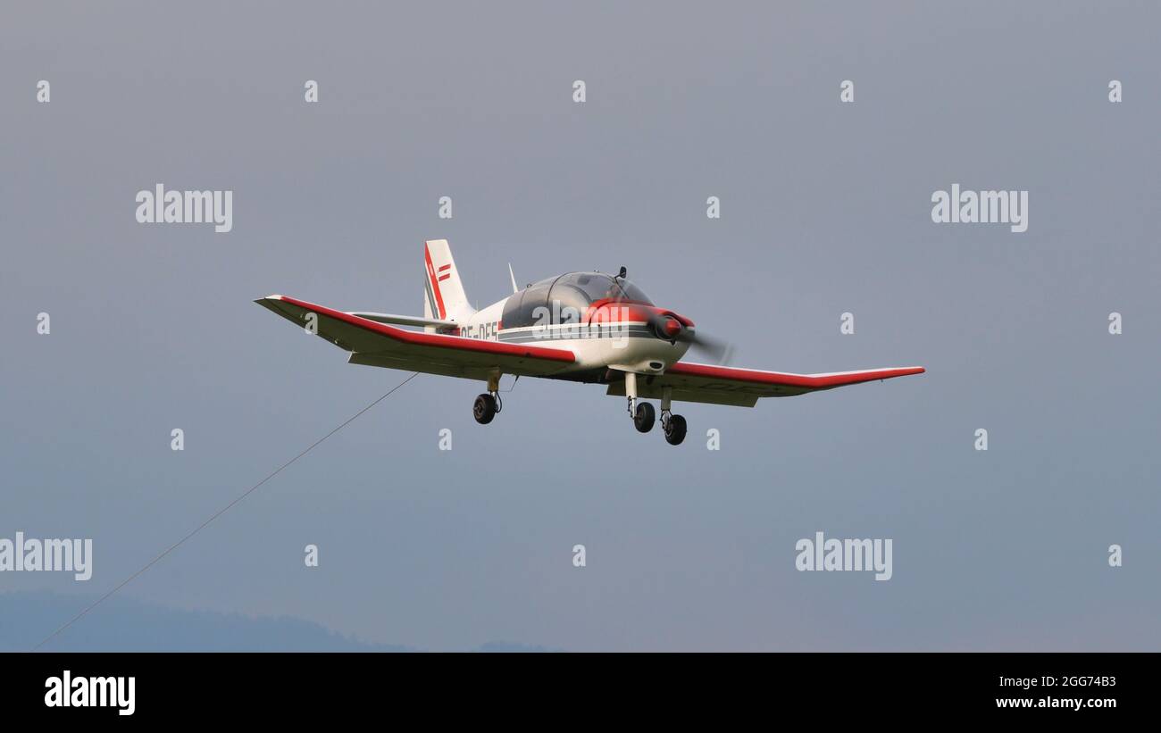 Robin aircraft hi-res stock photography and images - Alamy