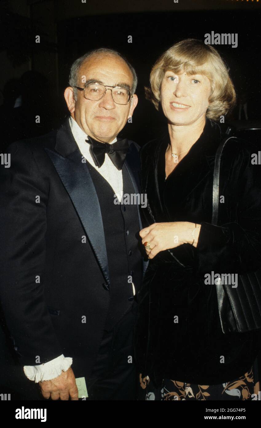 Ed asner nancy lou sikes hi-res stock photography and images - Alamy
