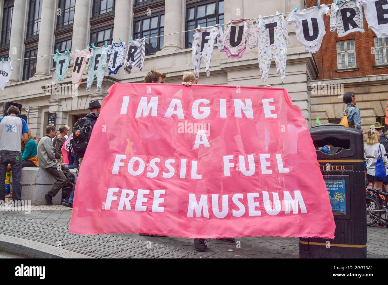 Science museum protest hi-res stock photography and images - Alamy