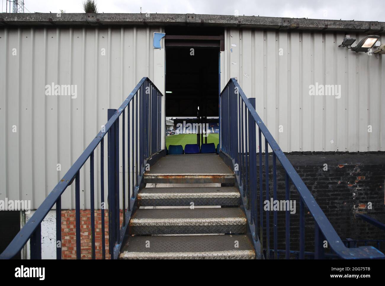 Kenilworth road stadium hi-res stock photography and images - Alamy