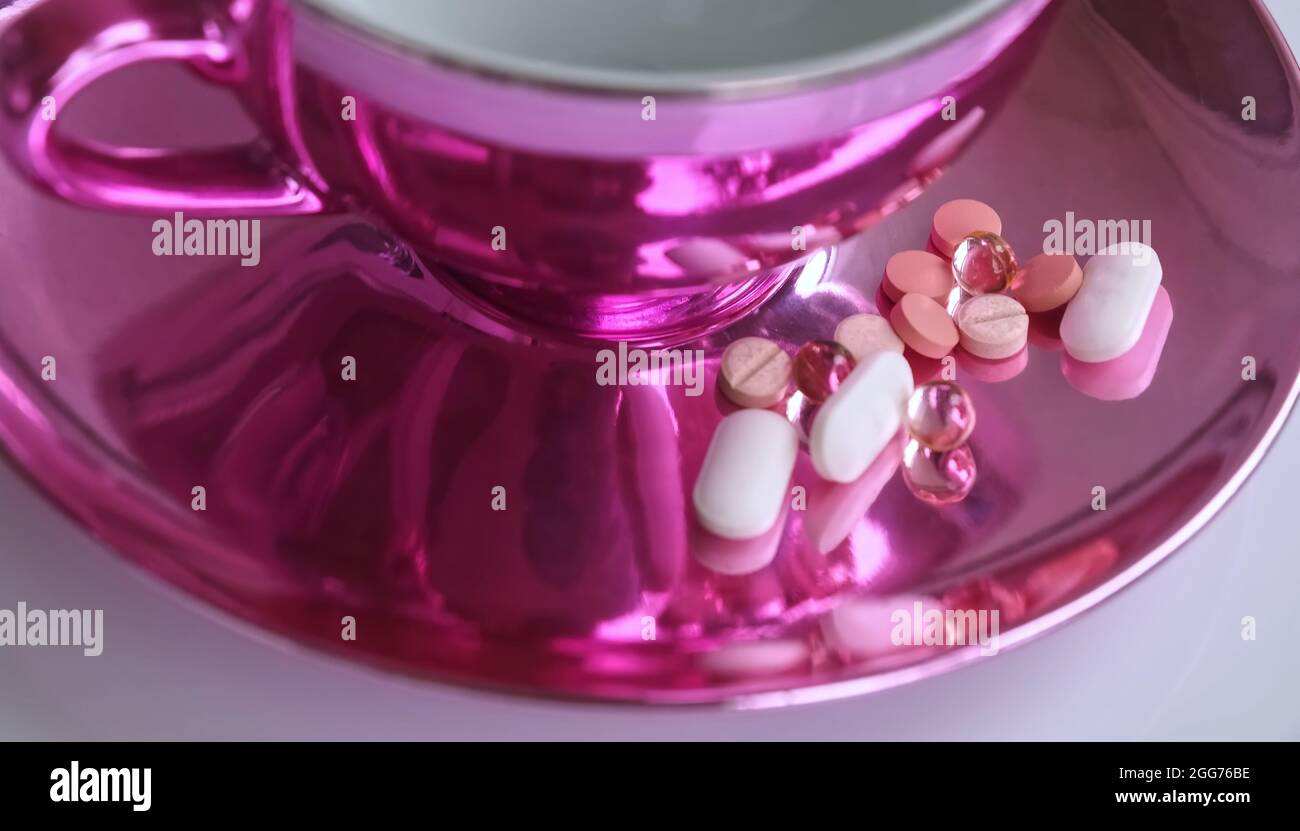 Medicine pink capsule hi-res stock photography and images - Alamy