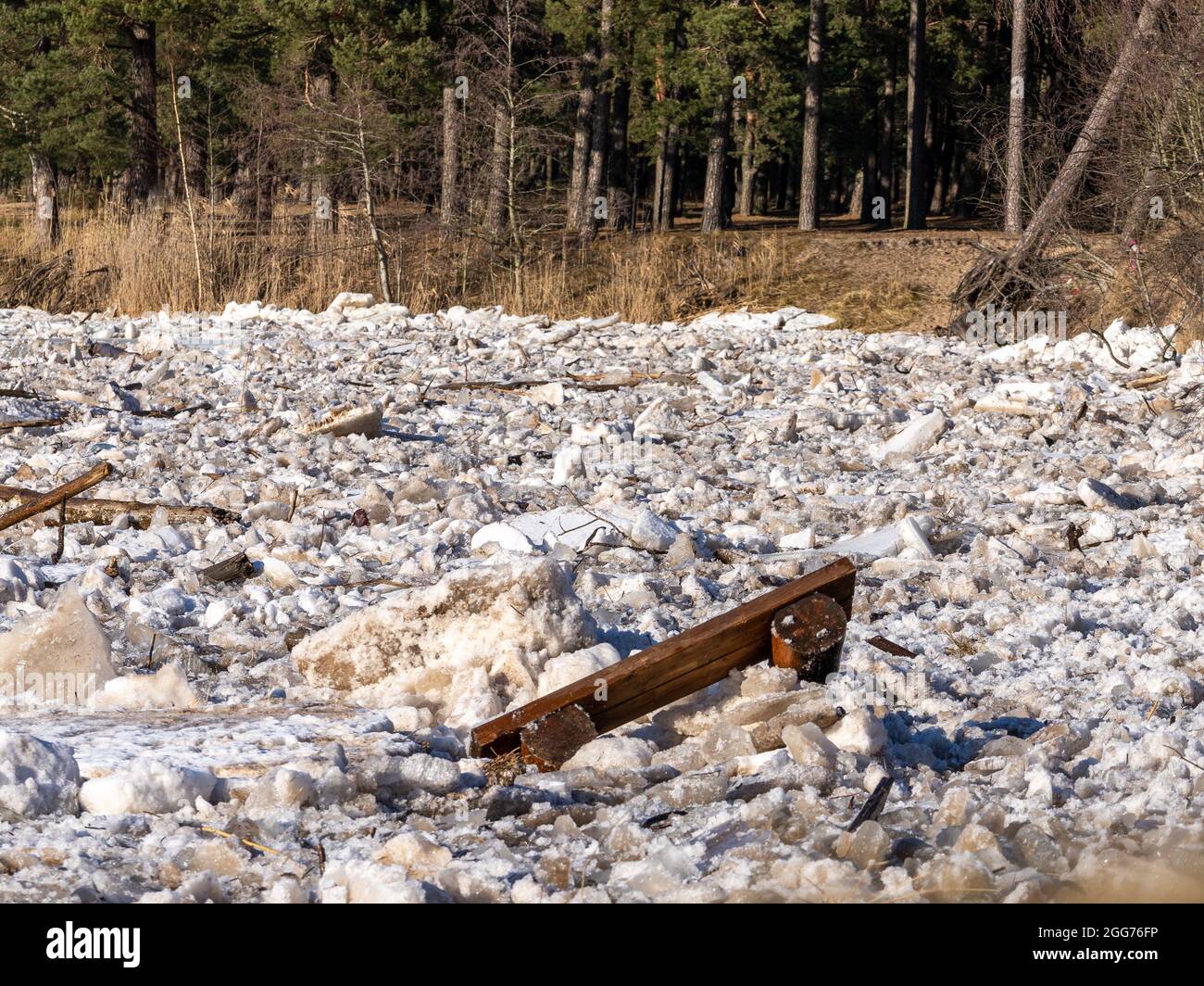 the entire width of the river is filled with ice floes and ice ravines ...