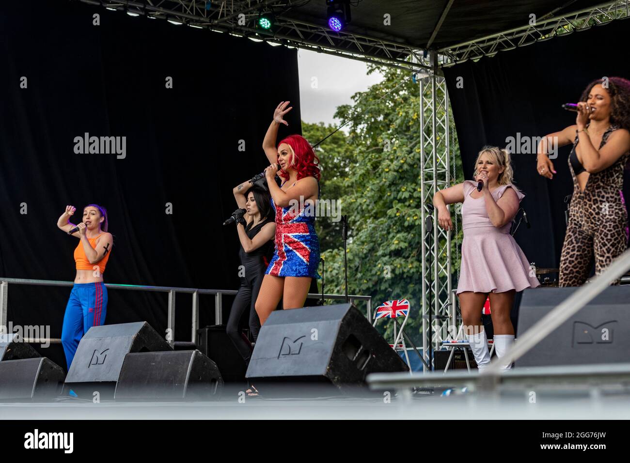 Spice girls tribute hi-res stock photography and images - Alamy