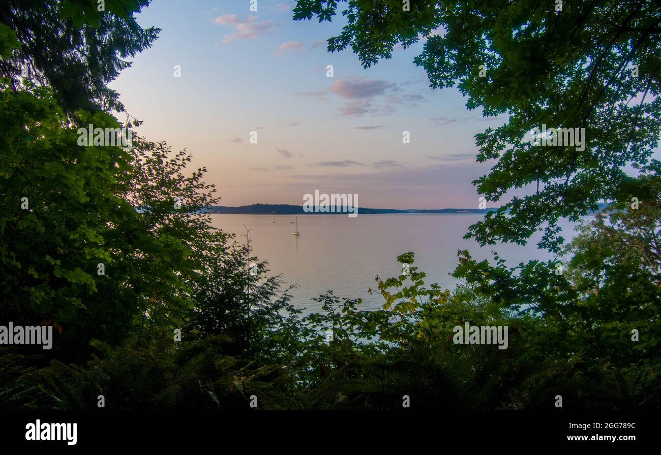 Puget sound mountains hi-res stock photography and images - Alamy