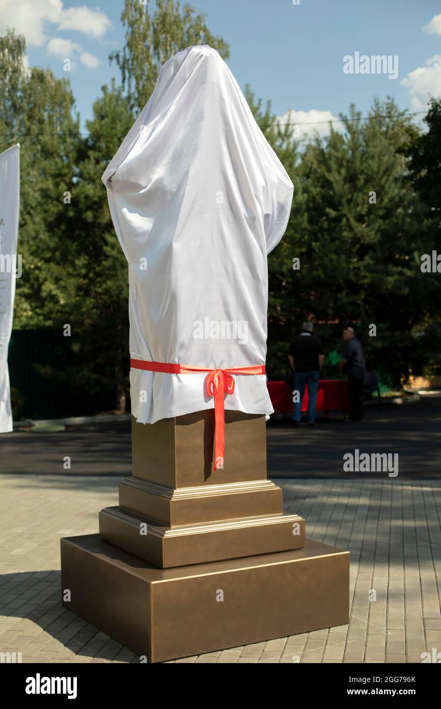 Closed monument. Opening of the monument on the street. White fabric on ...