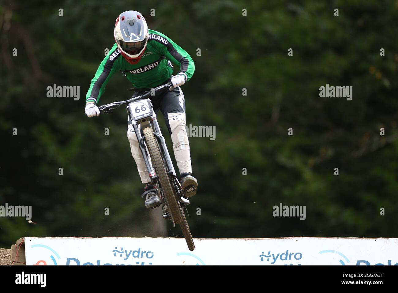 Henry kerr mountain bike hi-res stock photography and images - Alamy