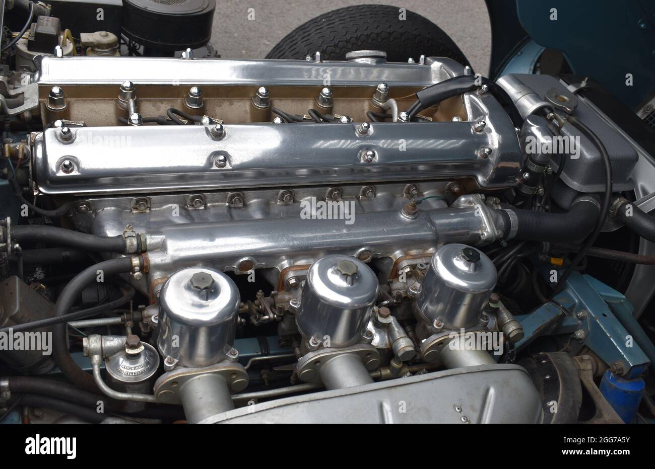 Engine jaguar e type hi-res stock photography and images - Alamy