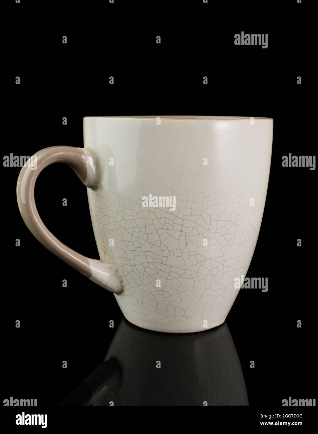 Mug with cracked walls, on a black background, with reflection Stock ...