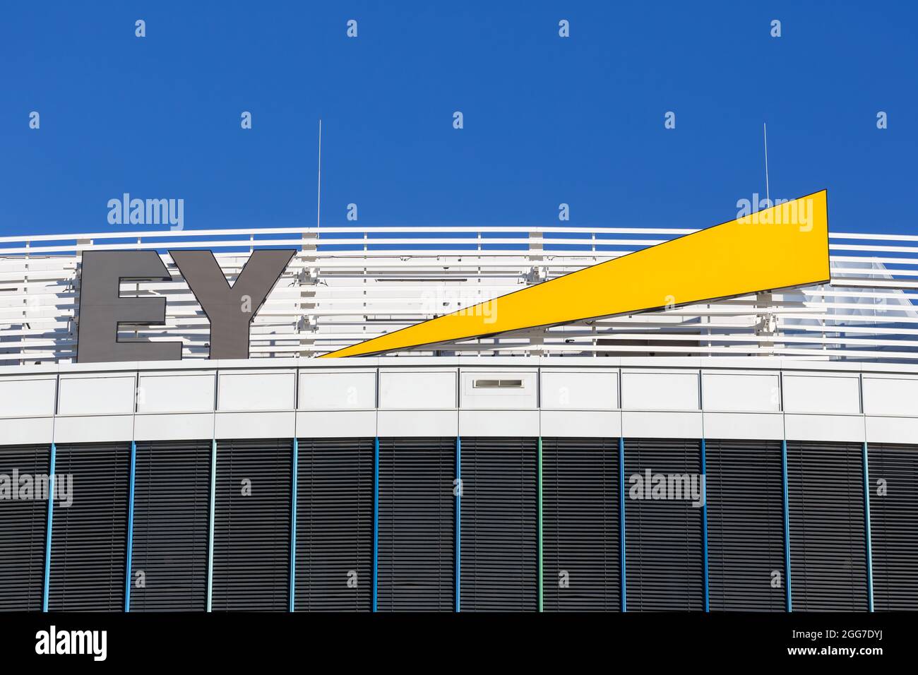 Ernst and young logo hi-res stock photography and images - Alamy