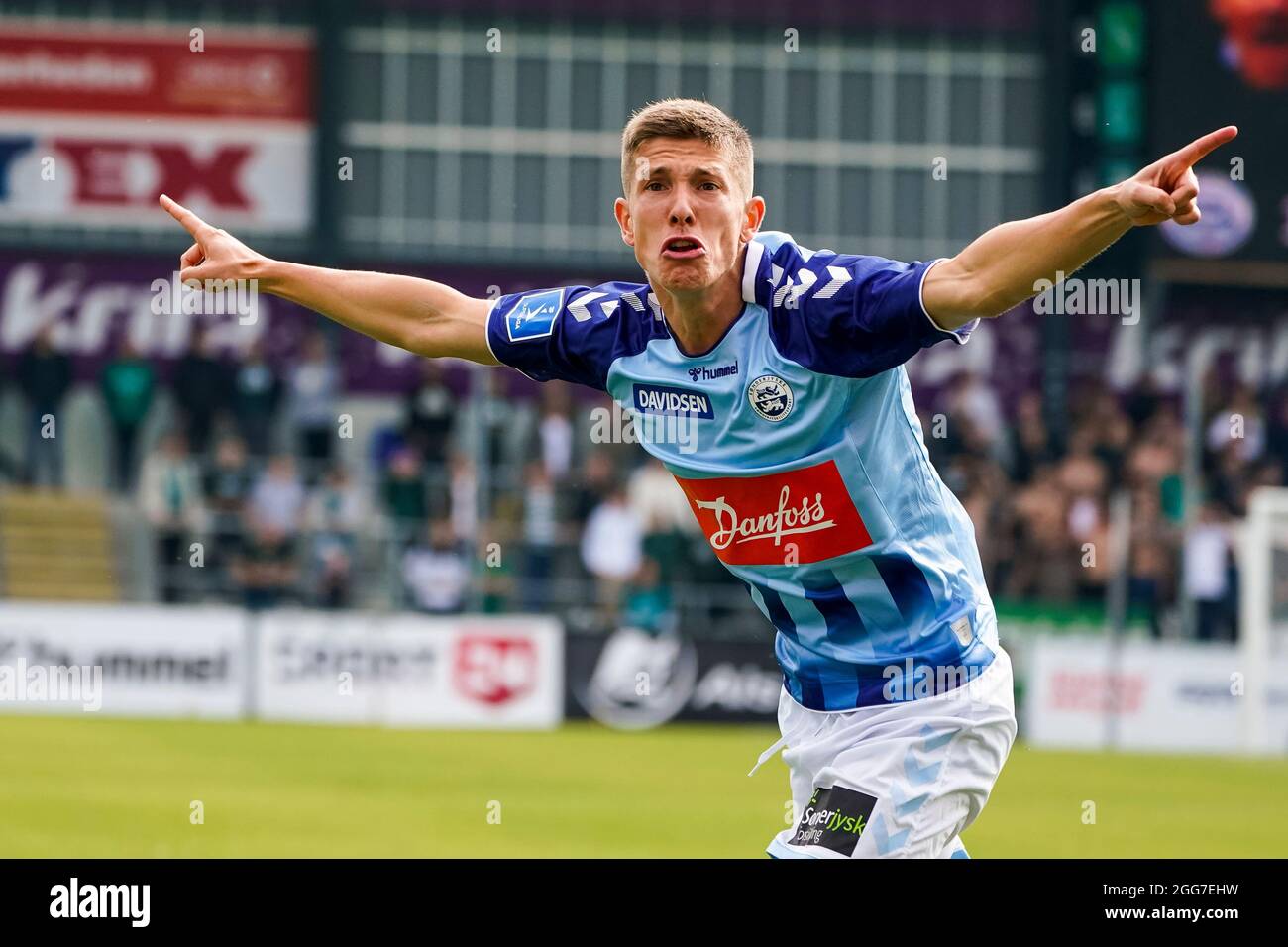 Scores for 2 2 hi-res stock photography and images - Alamy