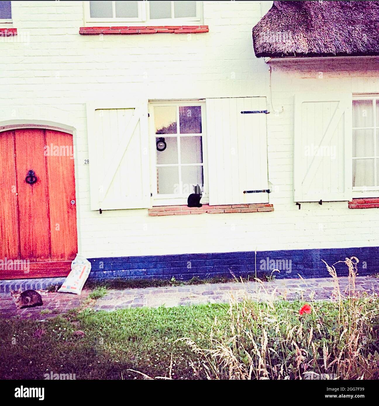 Flemish cottage hi-res stock photography and images - Alamy