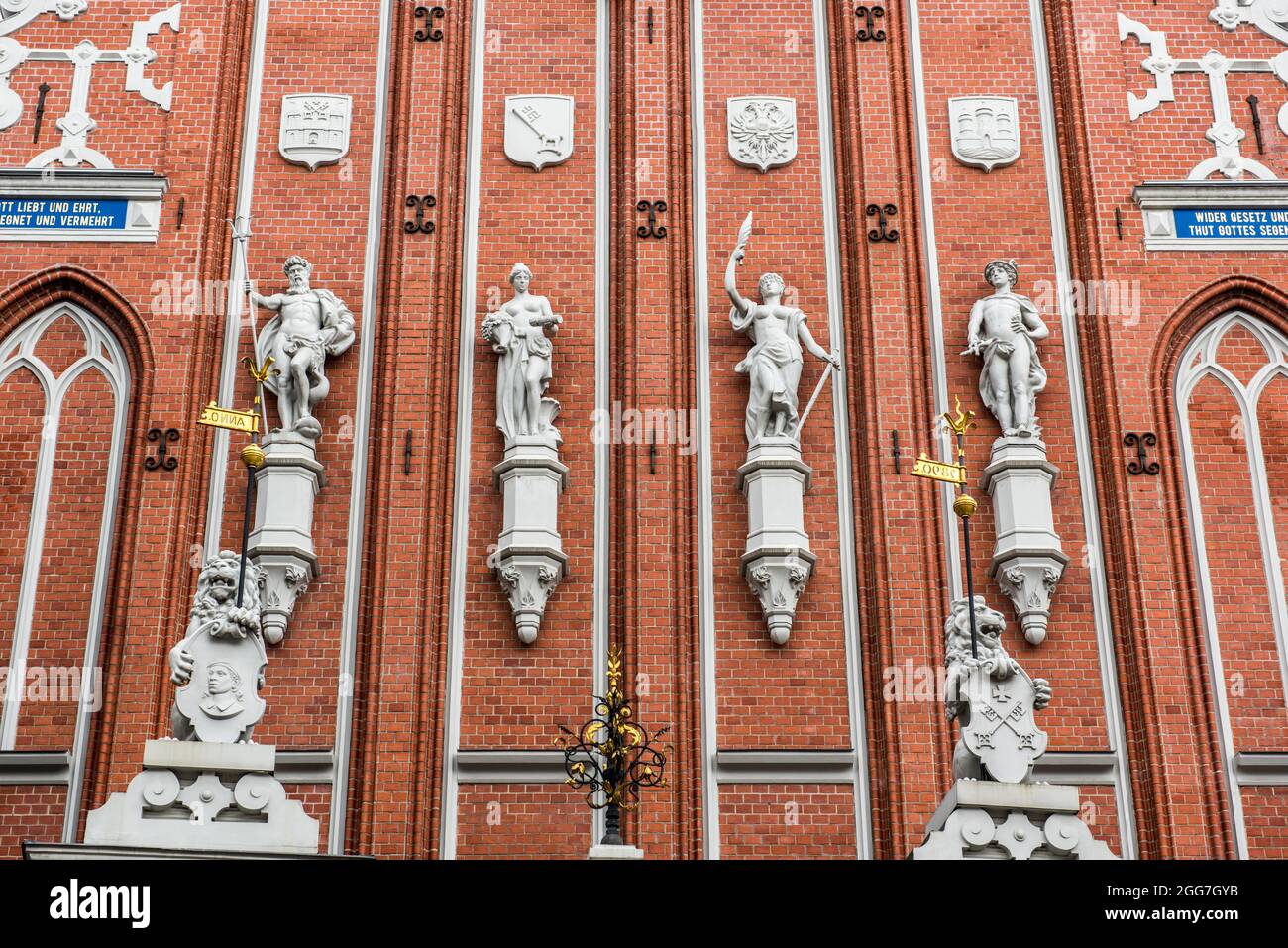 Statues at the famous House of the Blackheads in Riga, Latvia Stock ...