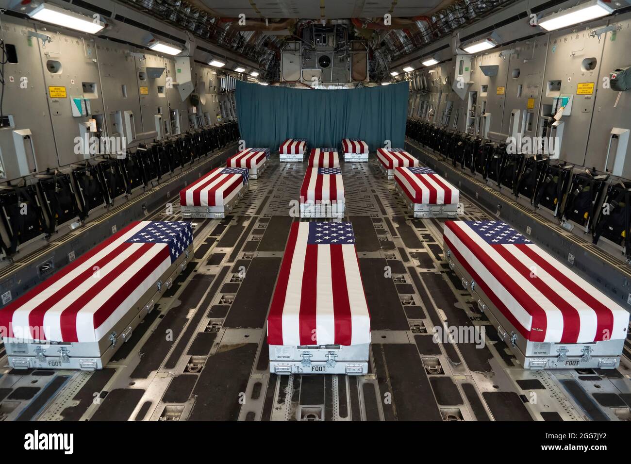 Flag draped coffins hi-res stock photography and images - Alamy