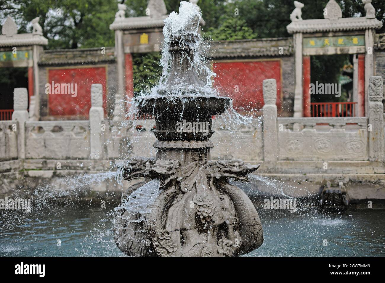 Concrete spitting water fountain hi-res stock photography and images ...