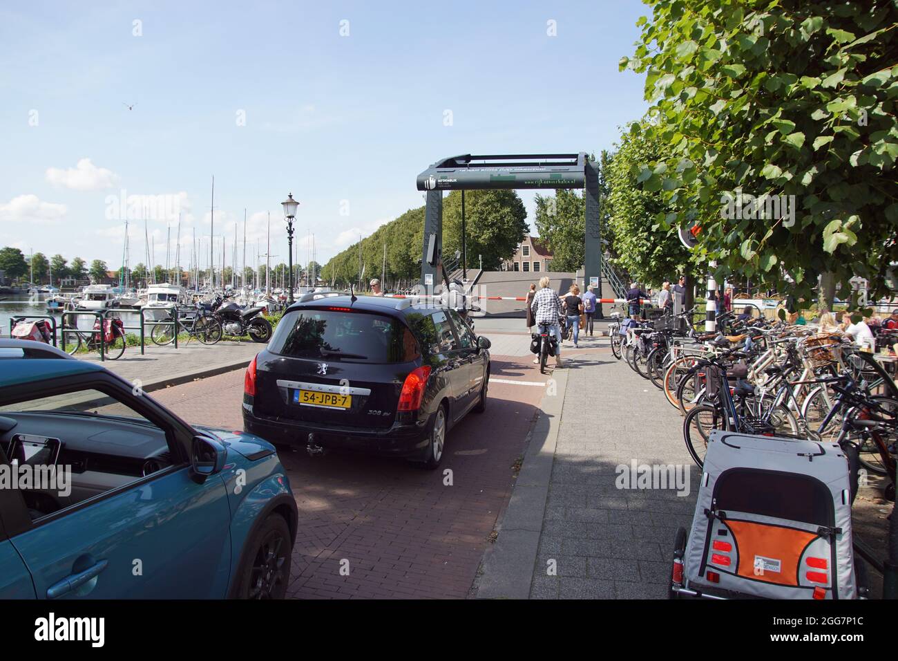 Drawbridge the Kwindsbrug. Up with red traffic light and waiting people ...