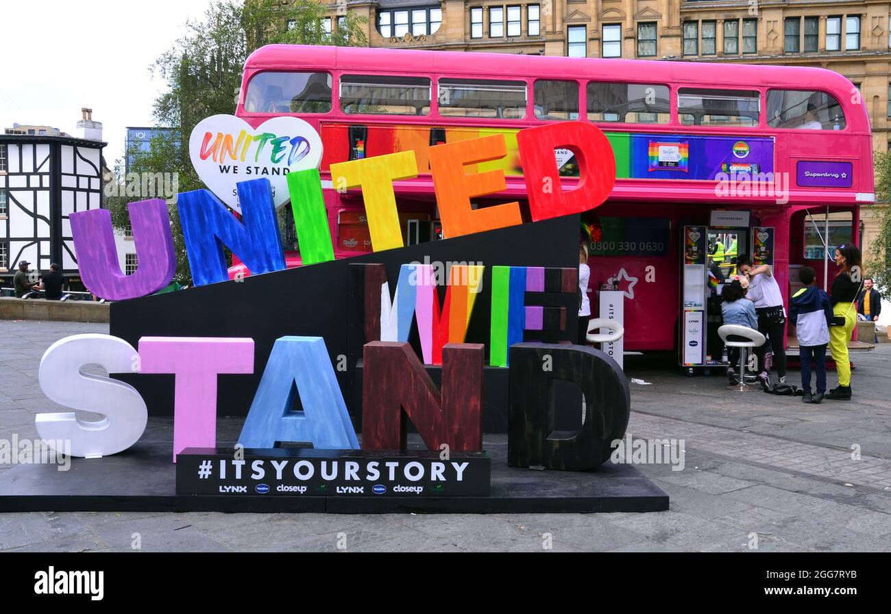 Old fashioned bus hi-res stock photography and images - Alamy