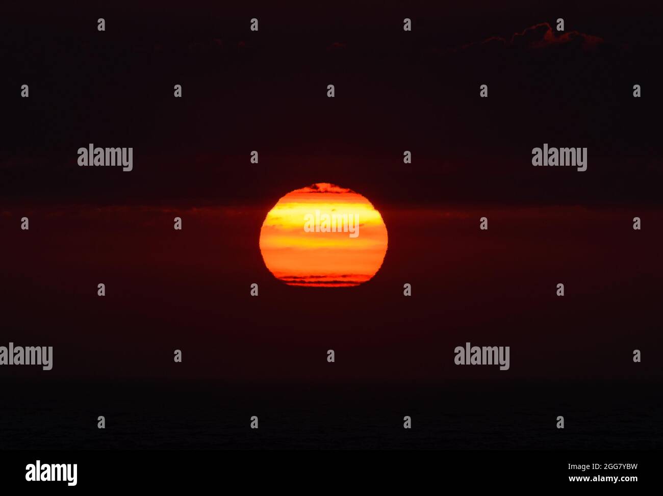 Red star over the pacific hi-res stock photography and images - Alamy