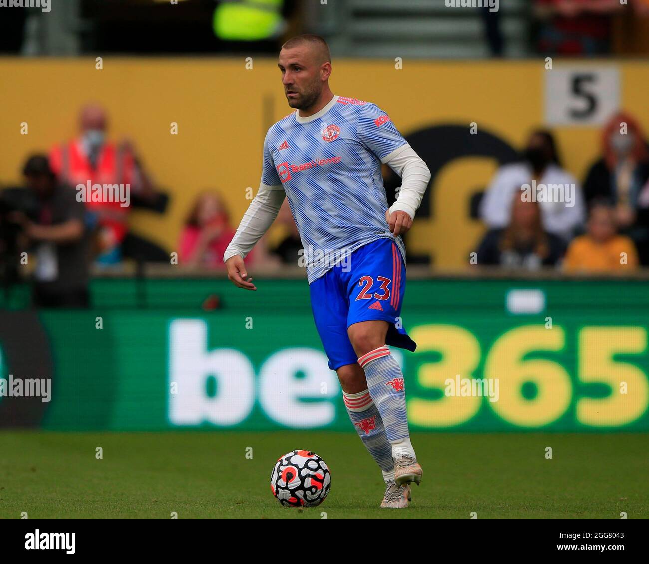 Luke Shaw #23 of Manchester United controls the ball Stock Photo - Alamy