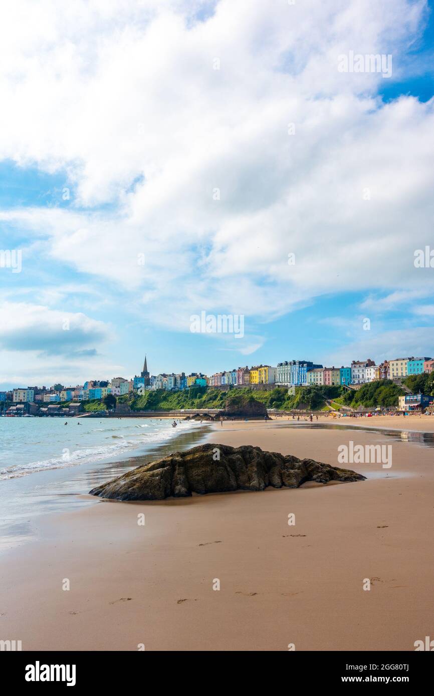 A view along The North Beach at Tenby in Pembrokeshire, Wales. Golden ...