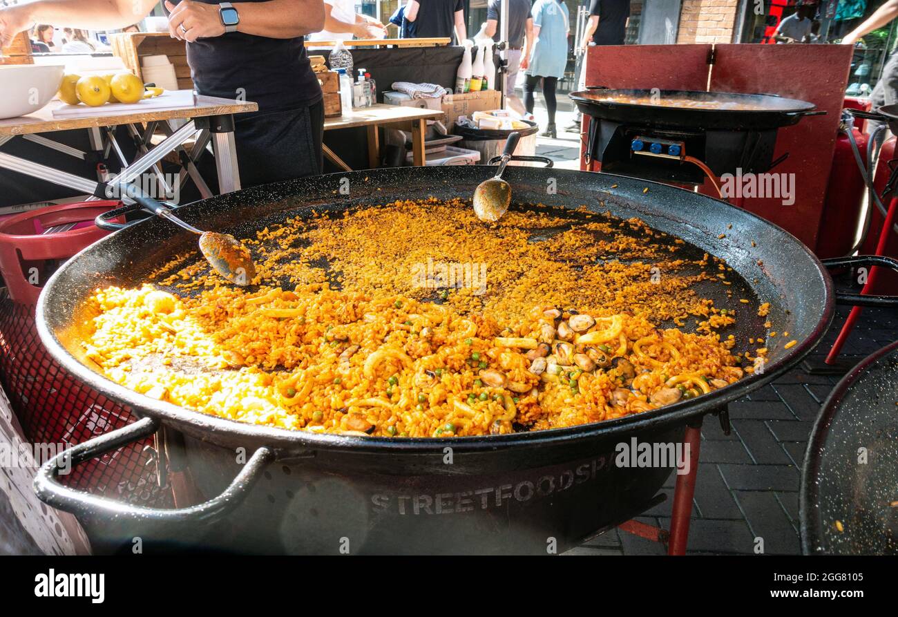 Big pans hi-res stock photography and images - Alamy