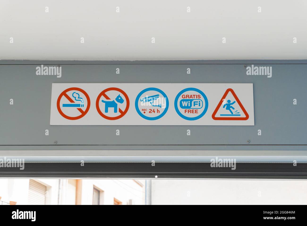 Camera prohibited symbol hi-res stock photography and images - Alamy