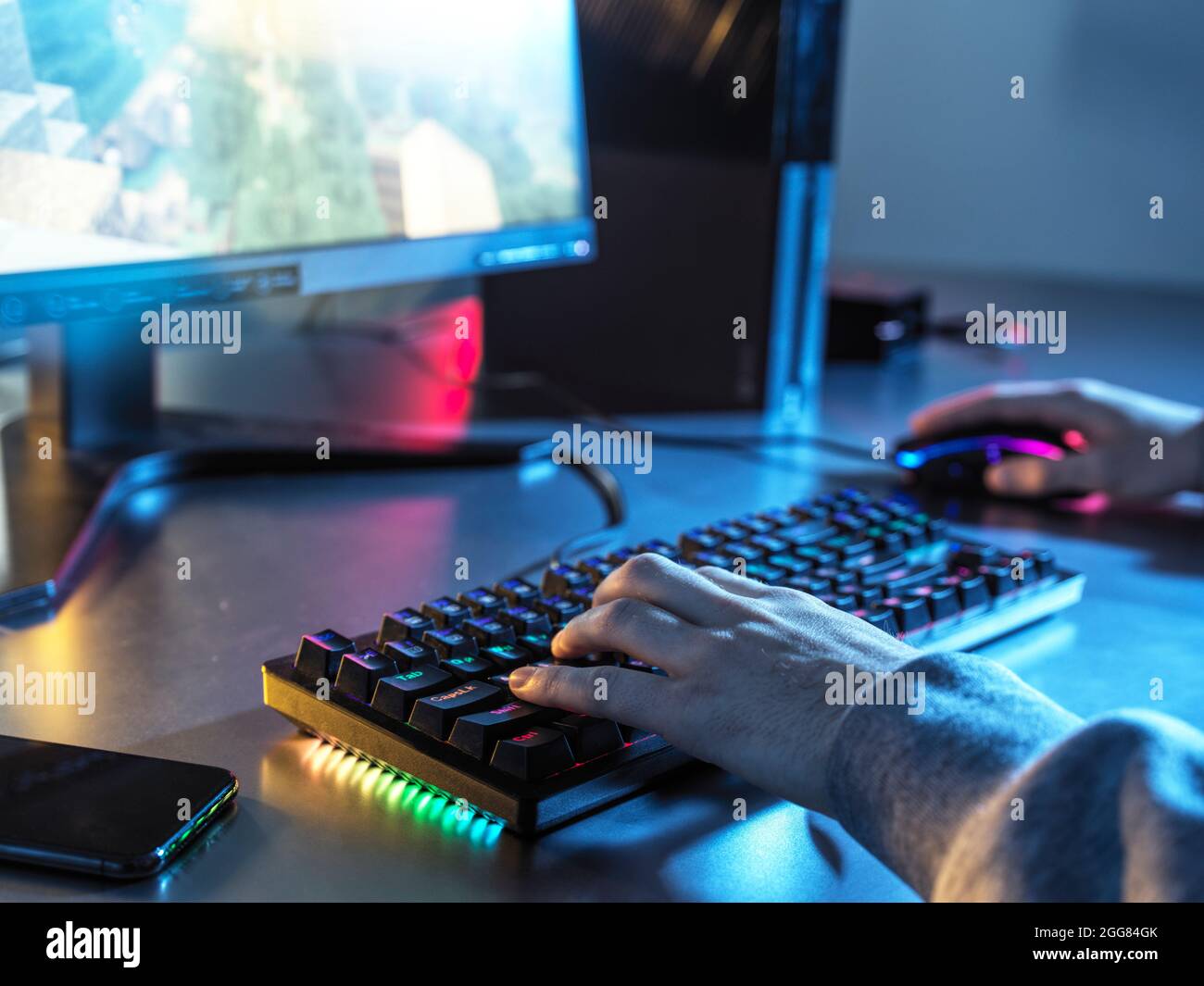 Teenage boy using keyboard and mouse Stock Photo - Alamy