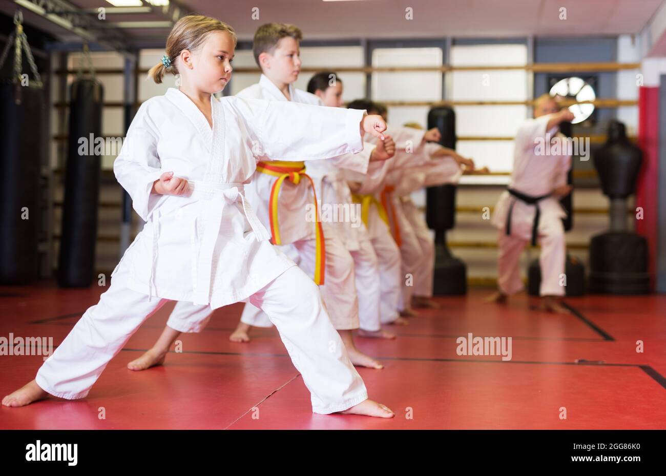Girl karate lesson hi-res stock photography and images - Alamy