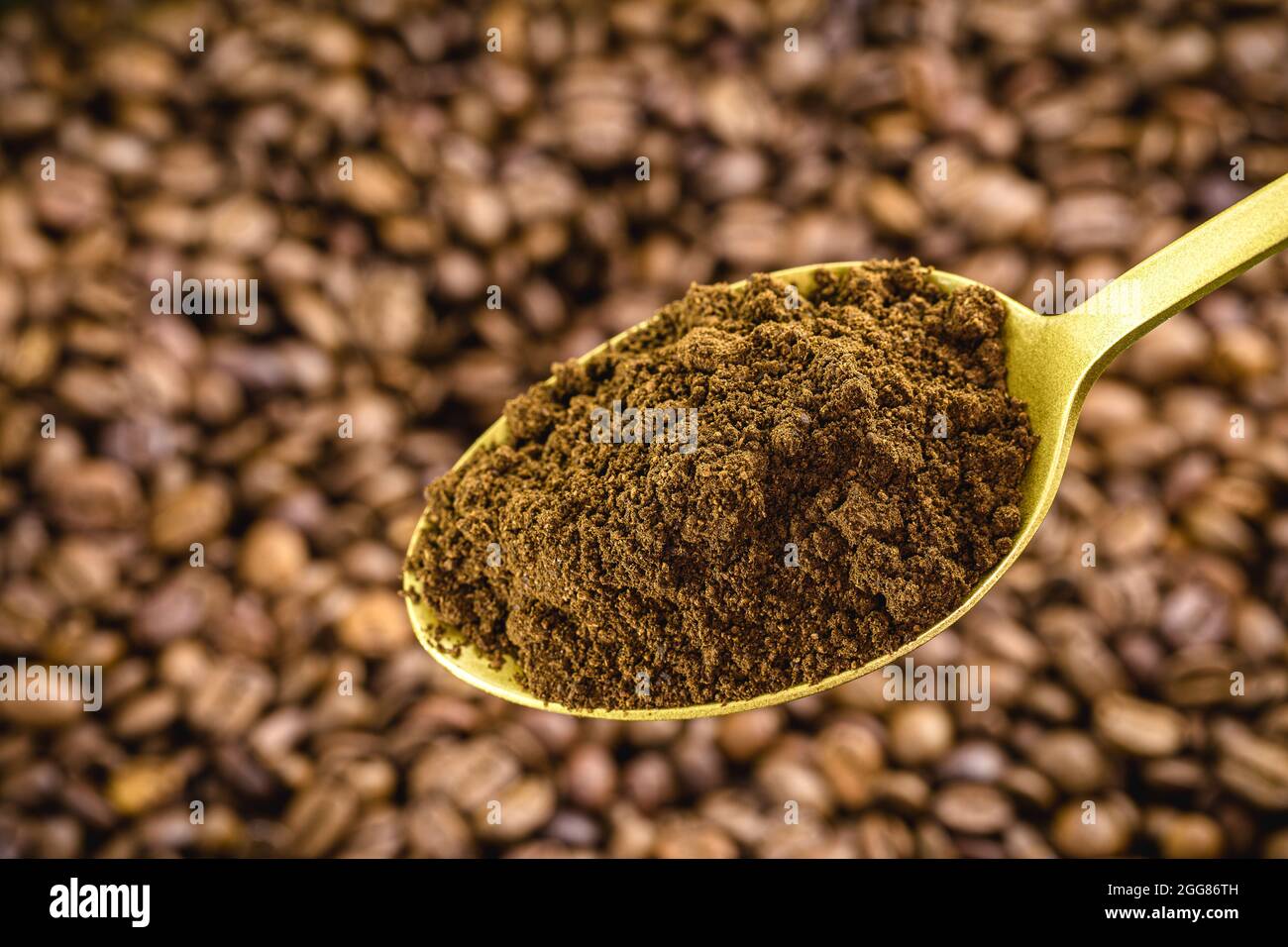 gold spoon with export-type coffee powder, made in Brazil Stock Photo ...