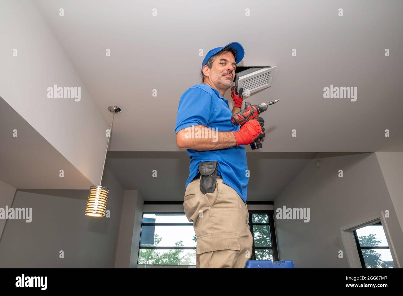 Hvac worker ladder vent hi-res stock photography and images - Alamy