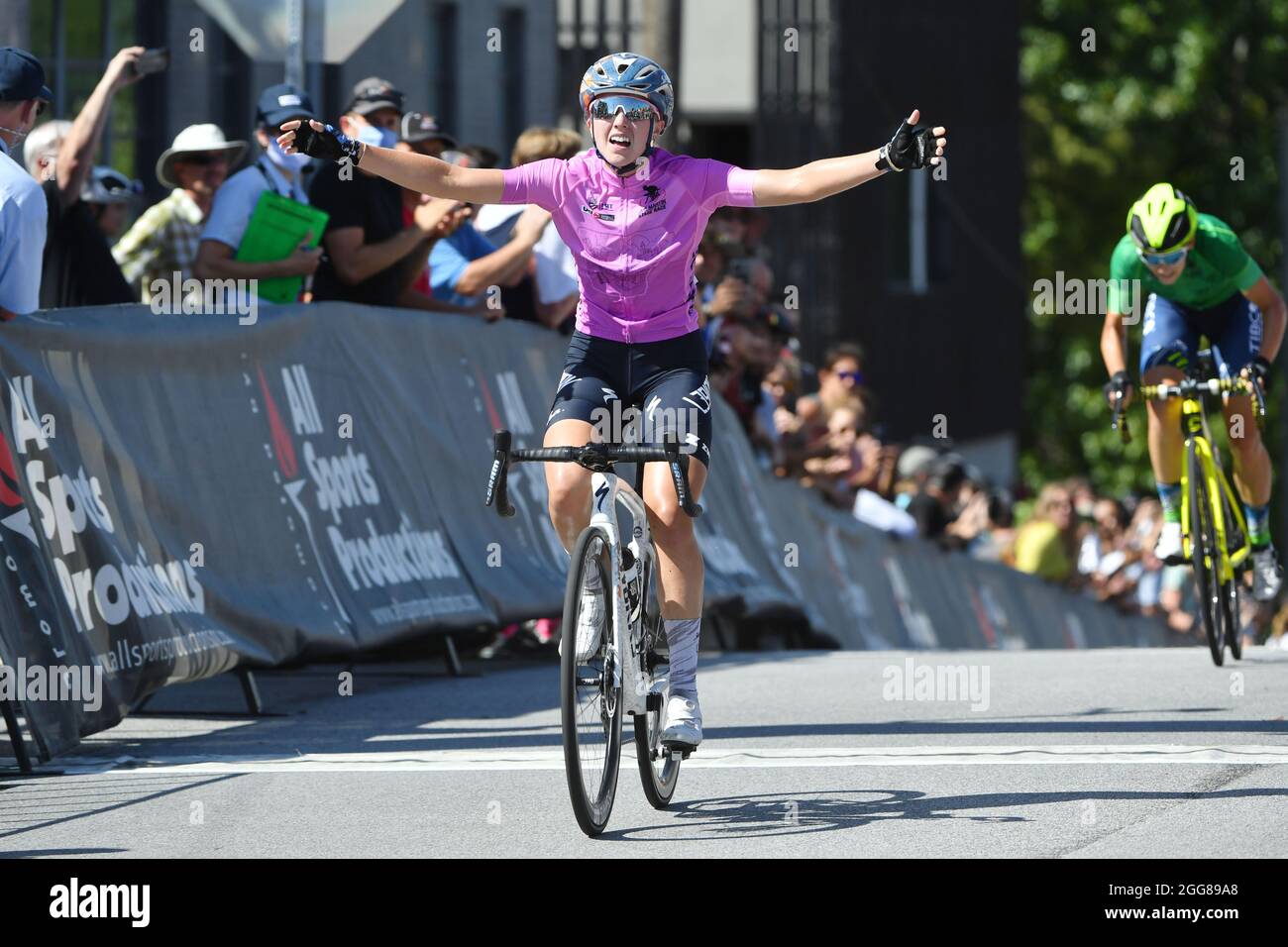 Fayetteville, USA. 29 August, 2021. Skylar Schneider, with L39ion of ...