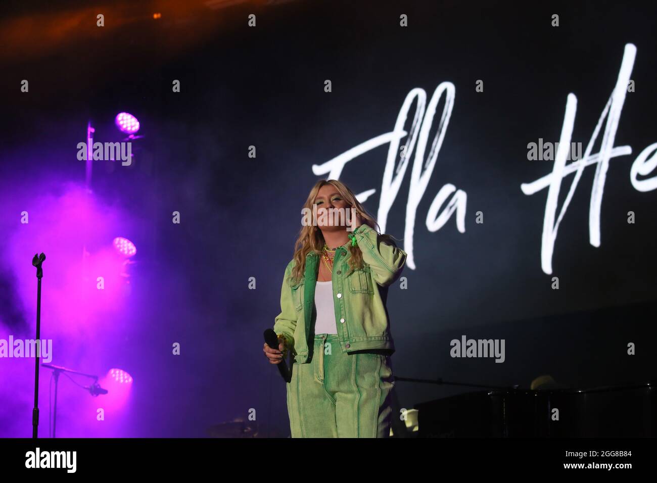 Ella henderson singer hi-res stock photography and images - Alamy