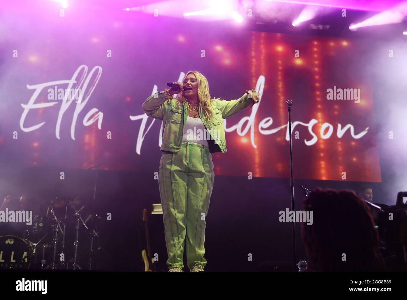 Ella henderson singer hi-res stock photography and images - Alamy