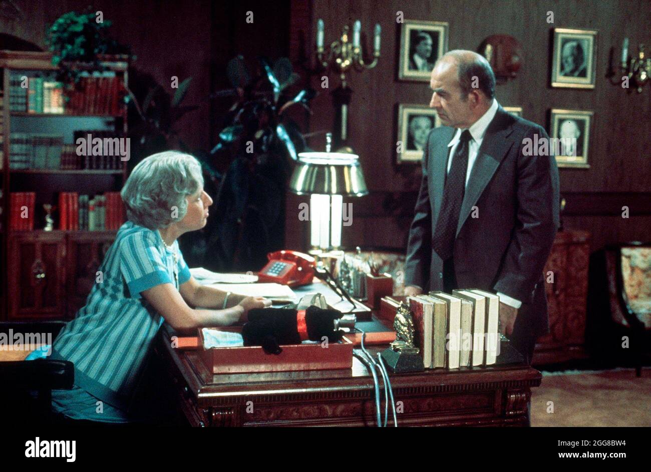 F1092: ''LOU GRANT''.NANCY MARCHAND AND ED ASNER.SUPPLIED BY (Credit ...