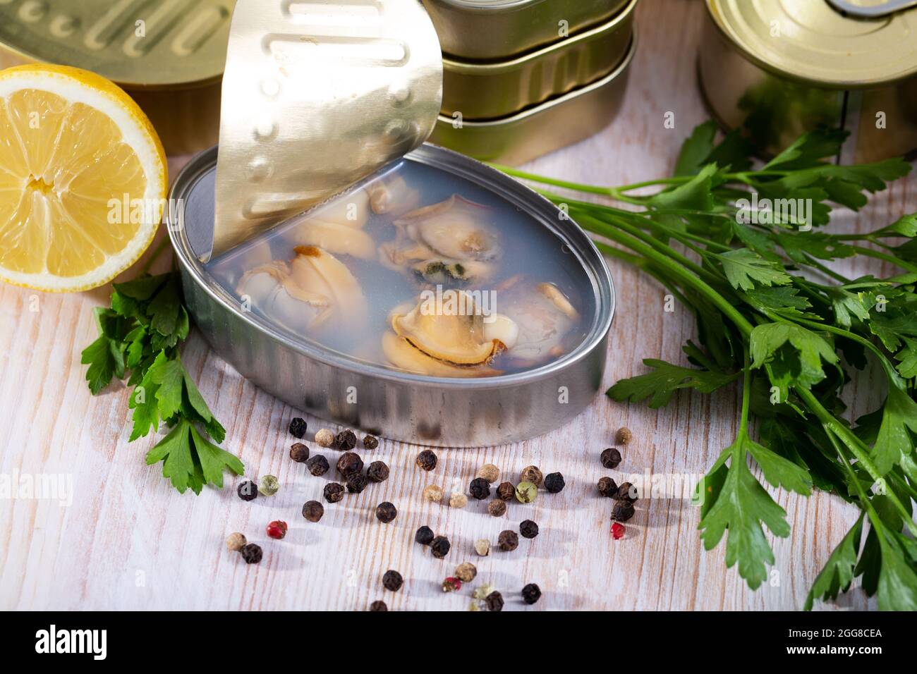 Canned seafood, whole shelled clams Stock Photo - Alamy