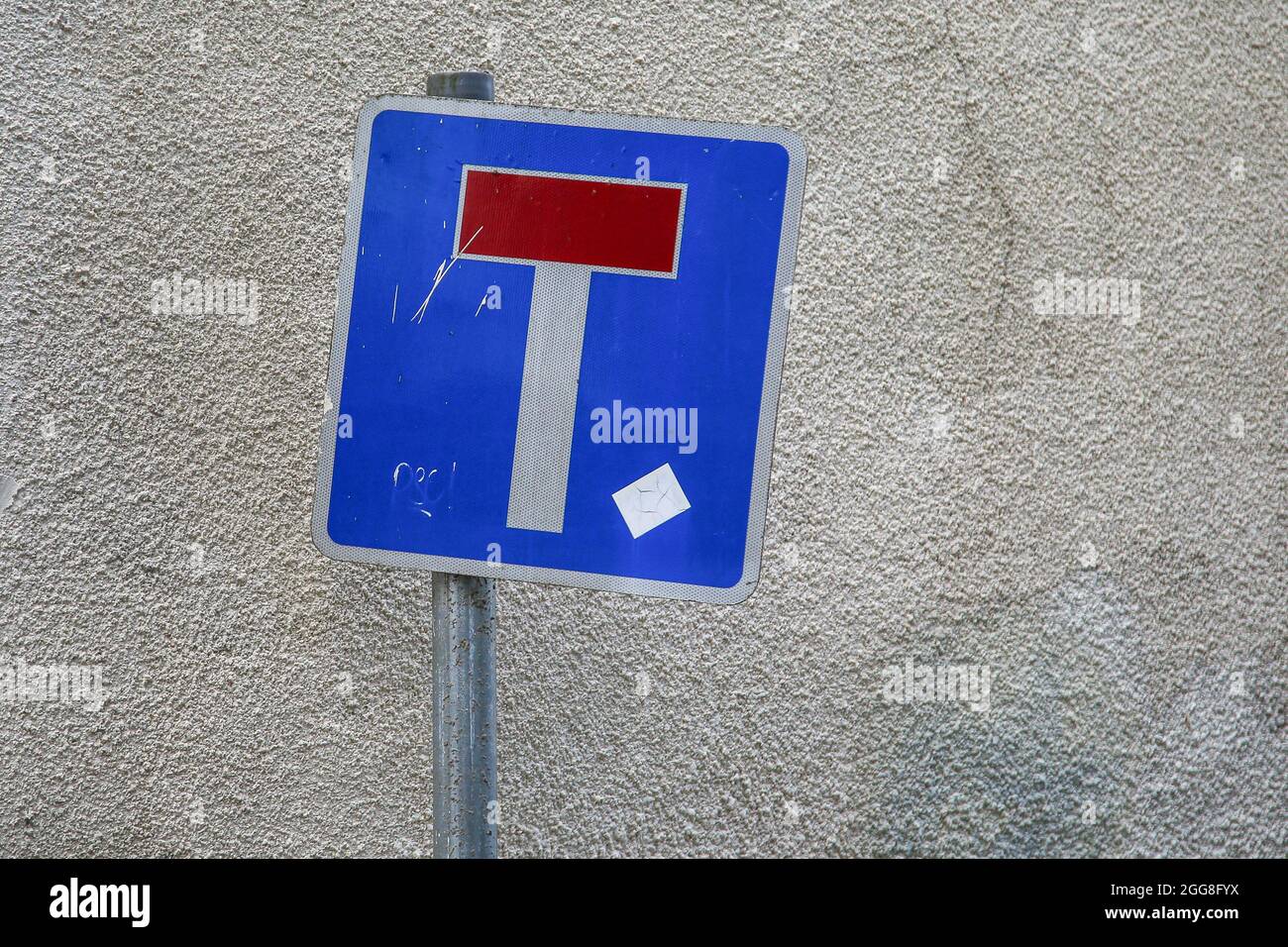 T junction road sign hi-res stock photography and images - Alamy