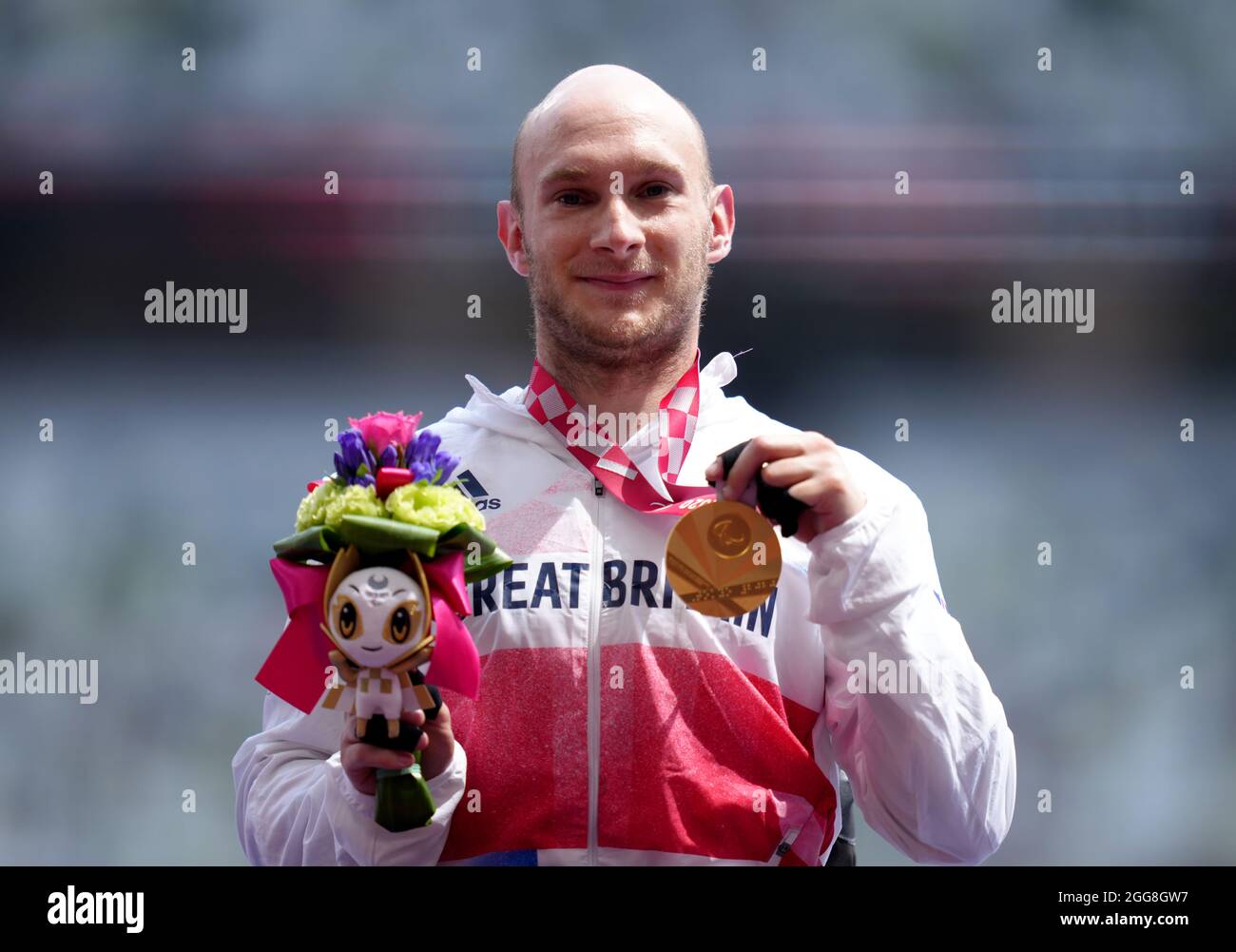 Great Britain's Andrew Small poses with his gold medal after winning ...