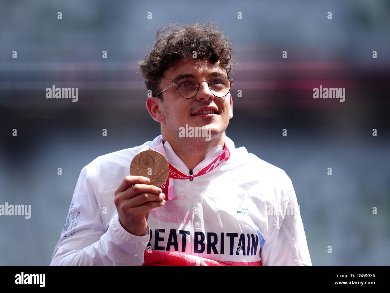 Great Britain's Harri Jenkins poses with his bronze medal after ...