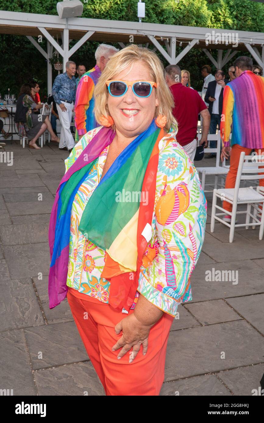 Assemblywoman Rebecca Seawright attends Dan's Papers Out East End ...