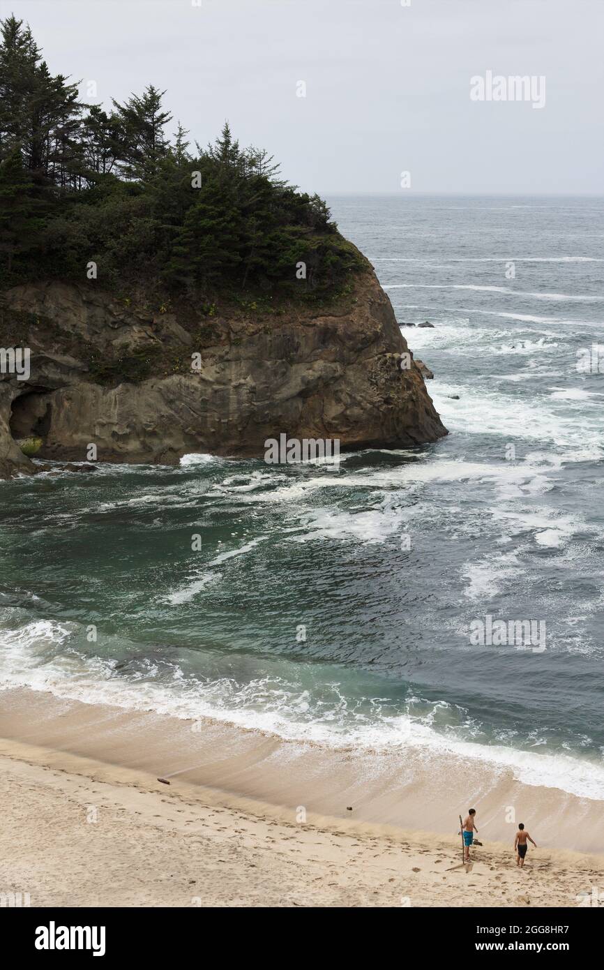 Kids playing in the surf hi-res stock photography and images - Alamy