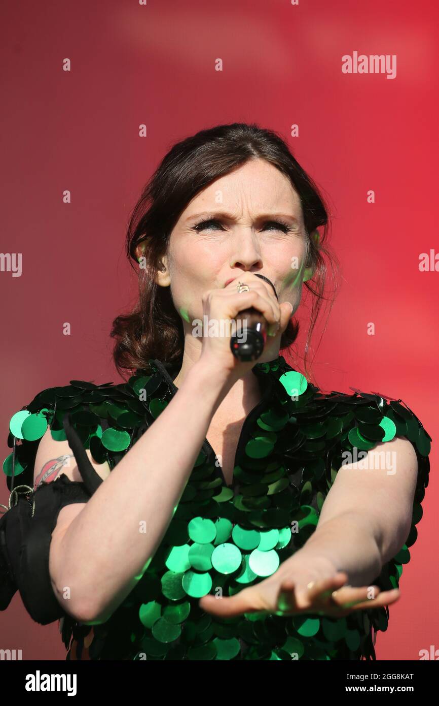 Barbara ellis hi-res stock photography and images - Alamy