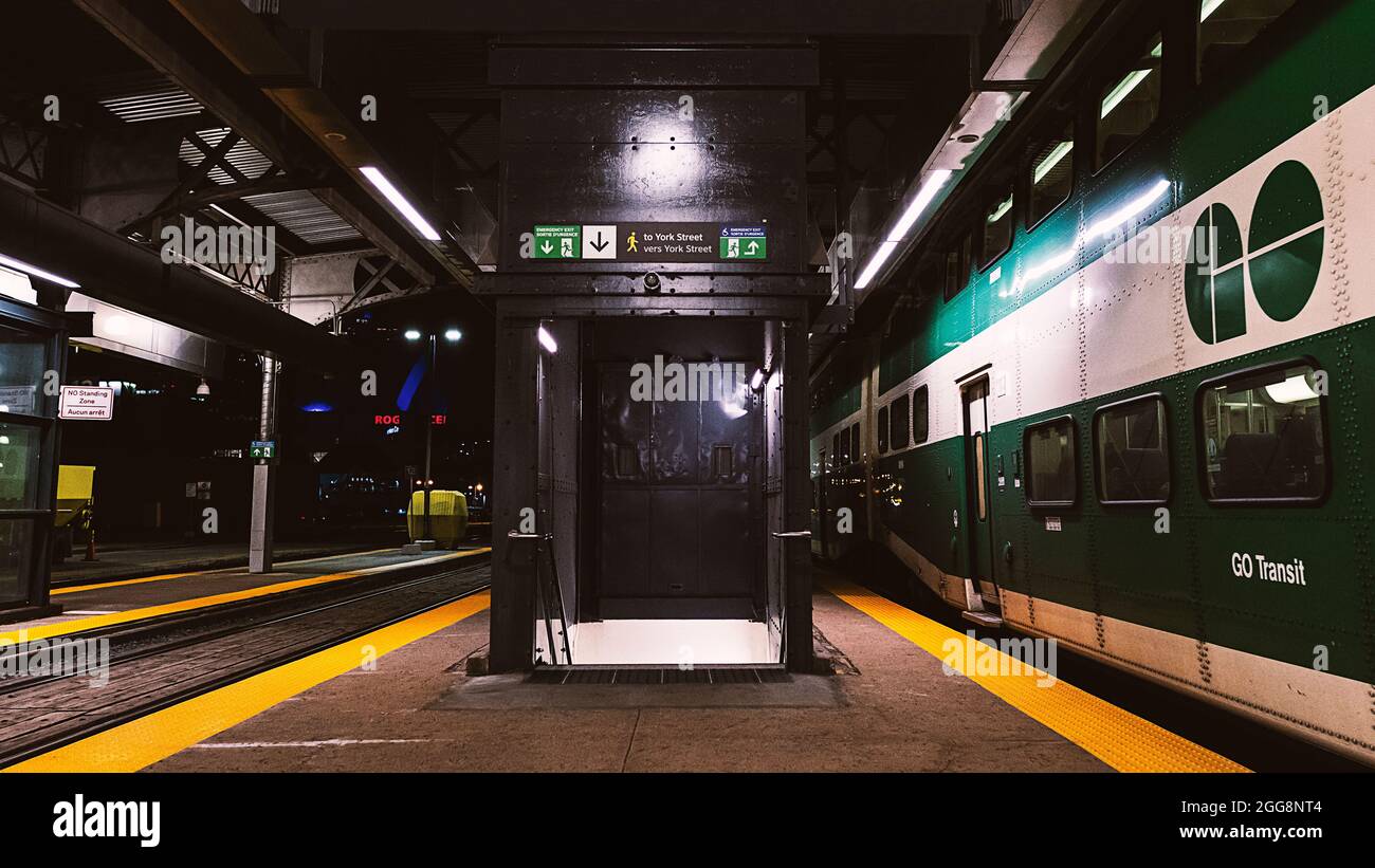 Late night train hi-res stock photography and images - Alamy