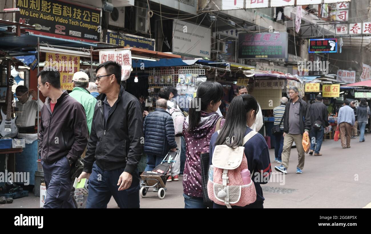 People at Sham Shui Po Street Market aka the Lighting Market of Kowloon, Hong Kong, China Stock ...