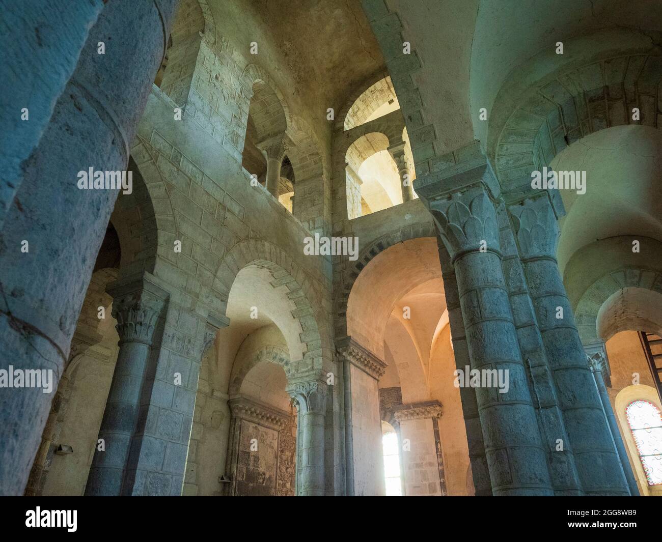 Romanesque columns hi-res stock photography and images - Alamy