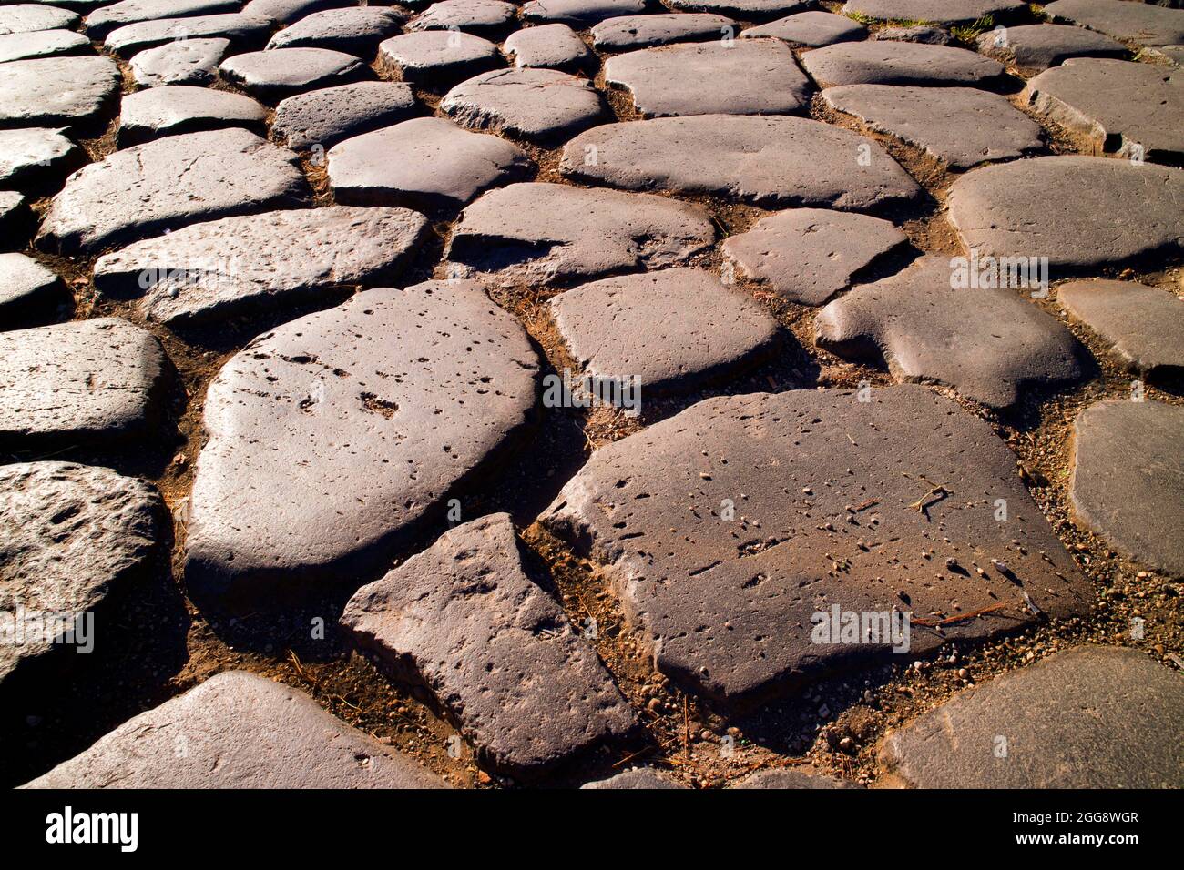 Ancient going up again road to the empire Romano formed in material of ...