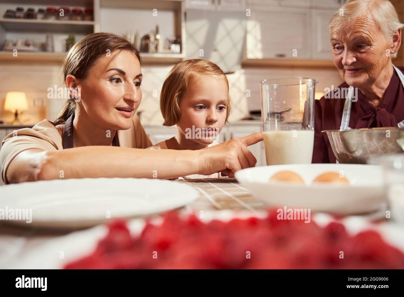 Adult pointing at milk level on measuring cup scale Stock Photo - Alamy